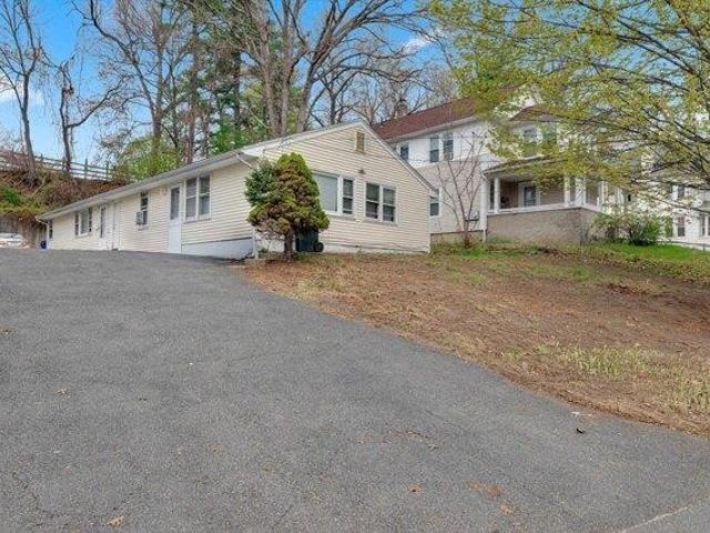 house with 4 bedroom, Springfield MA ES104994887