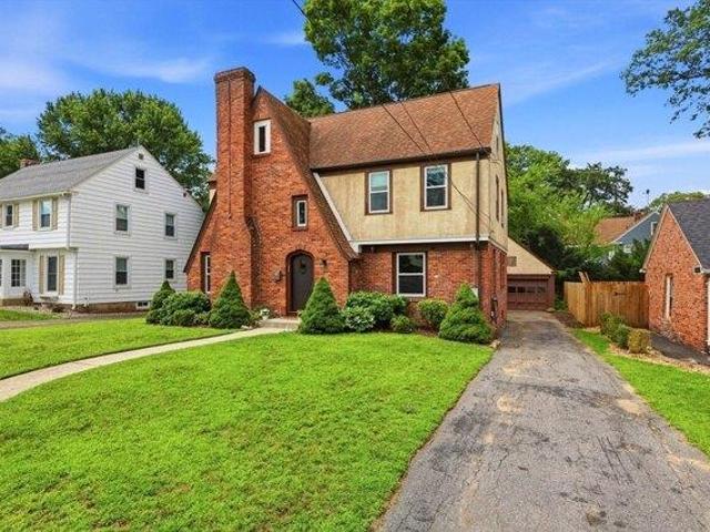 house with 4 bedroom, Springfield MA ES104994906