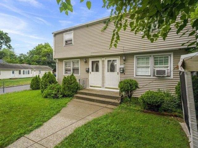 house with 4 bedroom, Springfield MA ES104920589