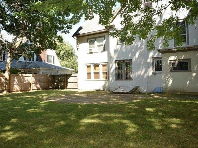 house with 4 bedroom, Springfield MA ES105060277