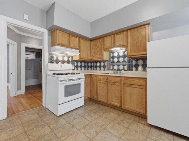 house with 4 bedroom, Springfield MA ES105095051
