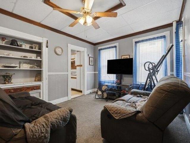 house with 4 bedroom, Springfield MA ES105159423