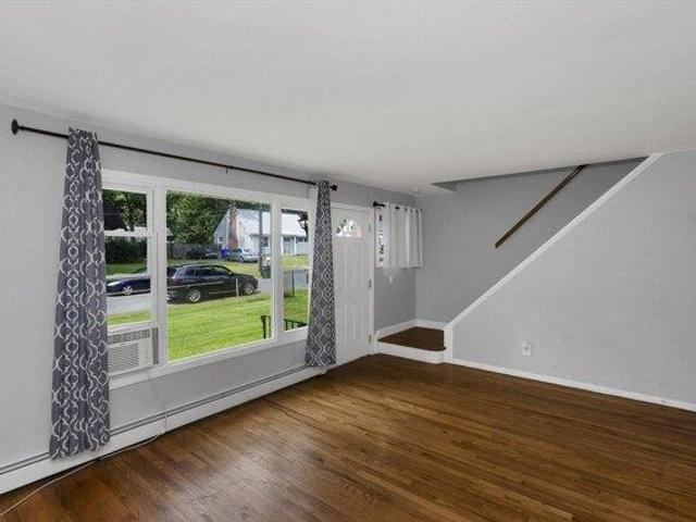 house with 4 bedroom, Springfield MA ES105192573