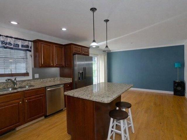 house with 4 bedroom, Springfield MA ES105112850