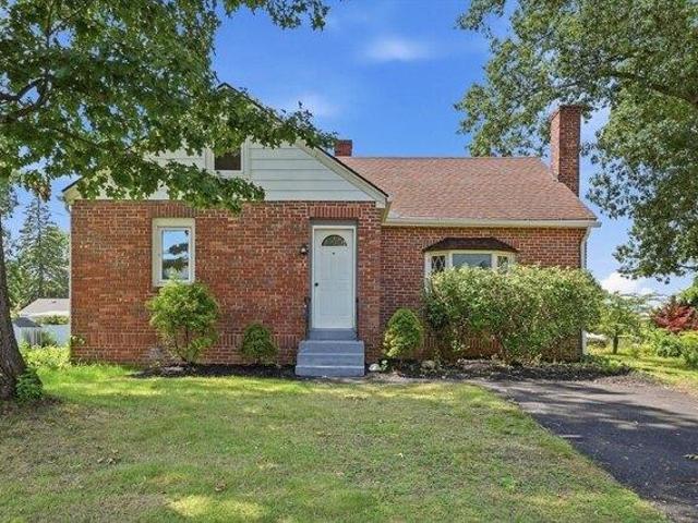 house with 4 bedroom, Springfield MA ES105114418