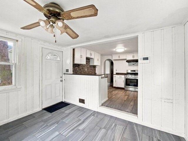 house with 4 bedroom, Springfield MA ES105116038