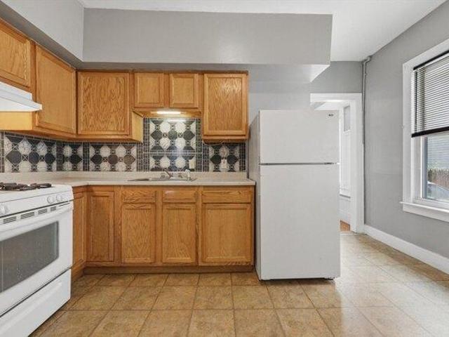 house with 4 bedroom, Springfield MA ES105124735