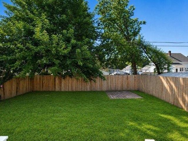 house with 4 bedroom, Springfield MA ES105229563