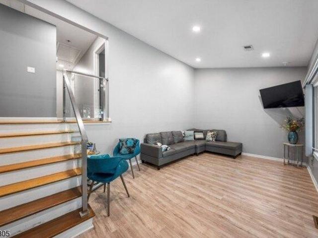 house with 4 bedroom, Springfield NJ ES102826591