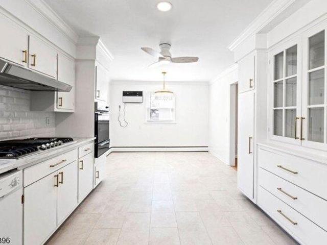 house with 4 bedroom, Springfield NJ ES104443506