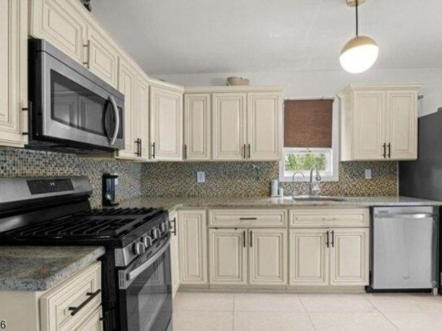 house with 4 bedroom, Springfield NJ ES105142263