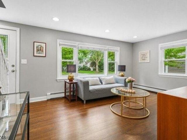house with 4 bedroom, Springfield NJ ES105122744