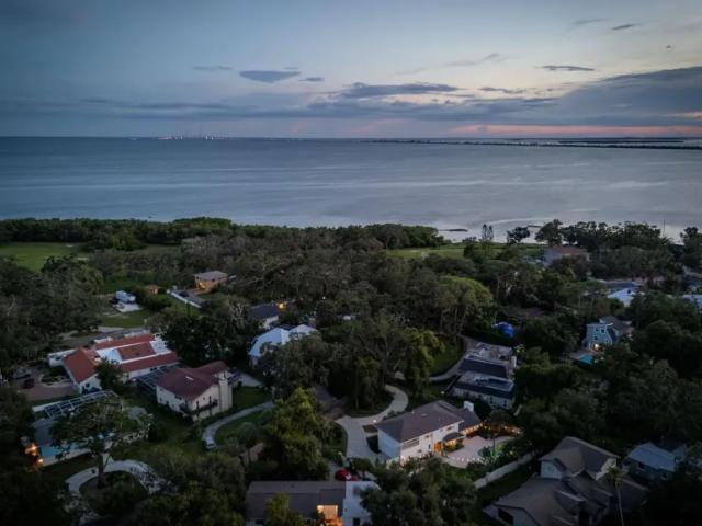 house with 4 bedroom, St Petersburg FL ES102715862