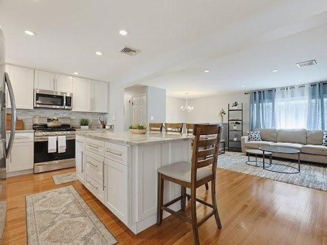 house with 4 bedroom, Stoughton MA ES105061126