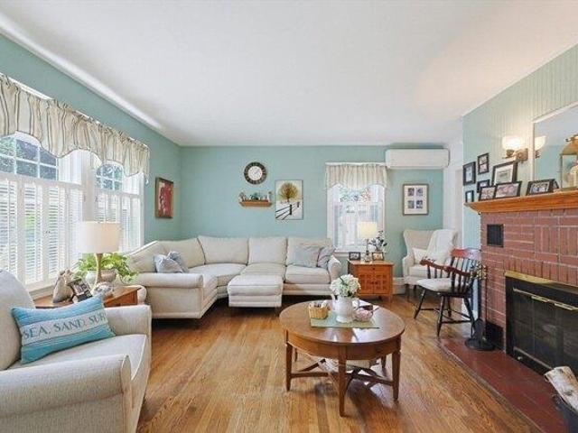 house with 4 bedroom, Stoughton MA ES105192897