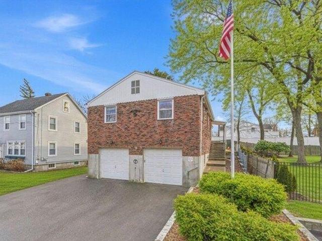 house with 4 bedroom, Stoneham MA DS102762445