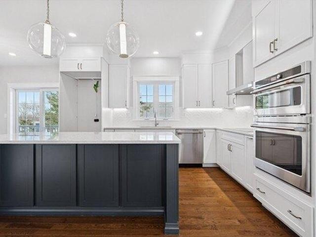 house with 4 bedroom, Stoneham MA ES103034075