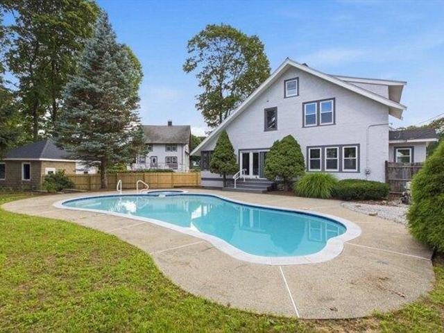 house with 4 bedroom, Stoneham MA ES105082723