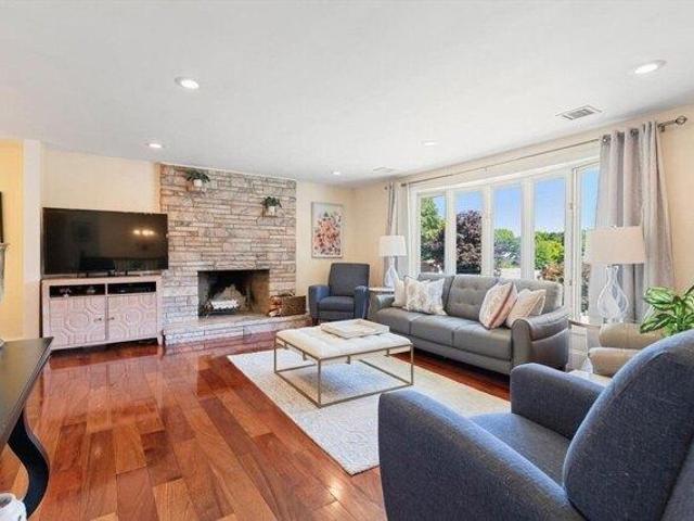 house with 4 bedroom, Stoneham MA ES105093099