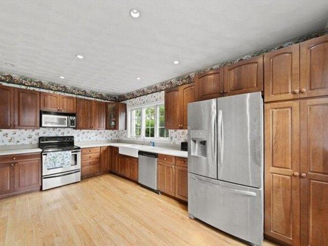 house with 4 bedroom, Stoneham MA ES105112792
