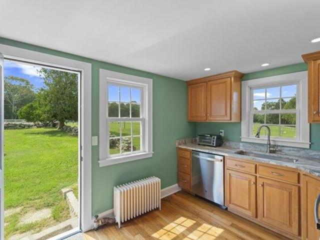 house with 4 bedroom, Stonington CT ES104831171