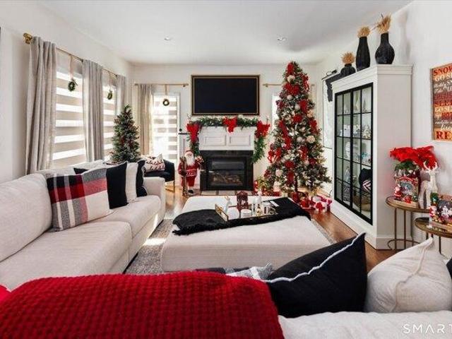 house with 4 bedroom, Stamford CT DLS101998384
