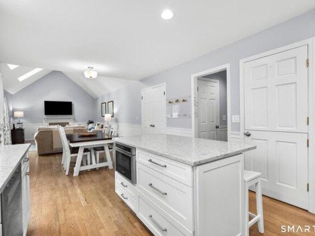 house with 4 bedroom, Stamford CT DLS102444476