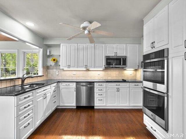 house with 4 bedroom, Stamford CT ES104374330