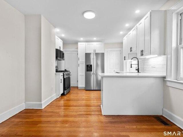house with 4 bedroom, Stamford CT ES105174182
