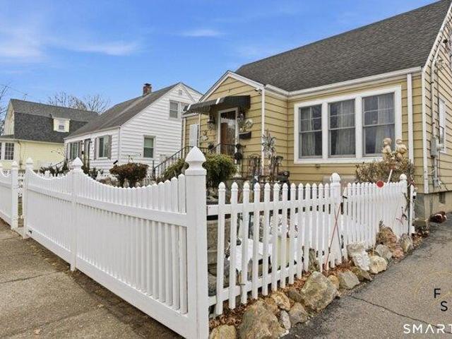 house with 4 bedroom, Stratford CT ES102826523