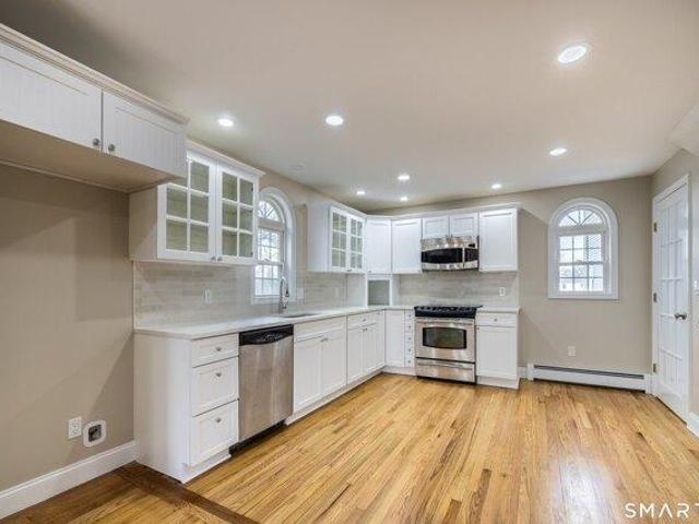 house with 4 bedroom, Stratford CT ES103126406