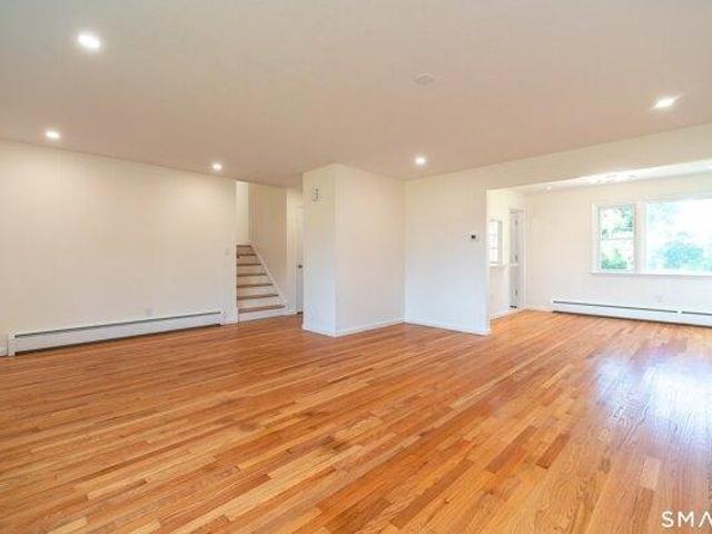 house with 4 bedroom, Stratford CT ES104721084