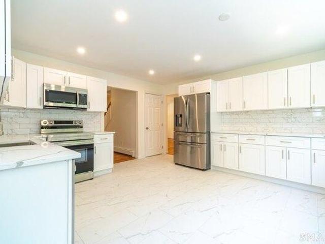 house with 4 bedroom, Stratford CT ES104788185