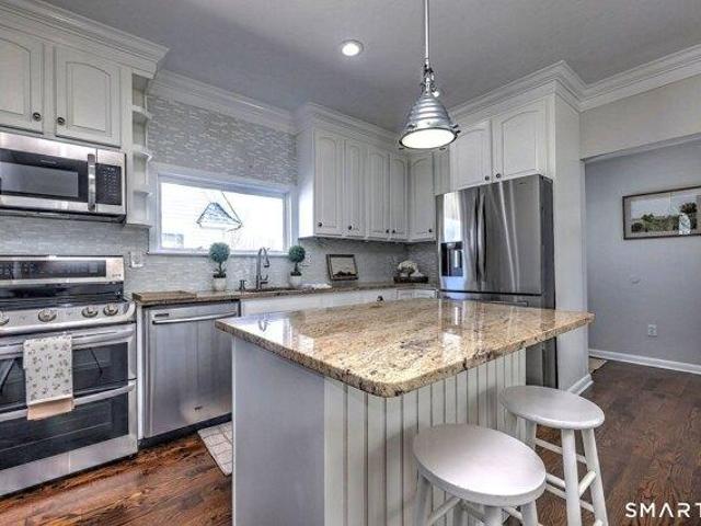 house with 4 bedroom, Stratford CT ES104790652