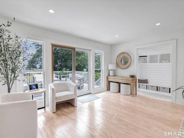 house with 4 bedroom, Stratford CT ES105157111
