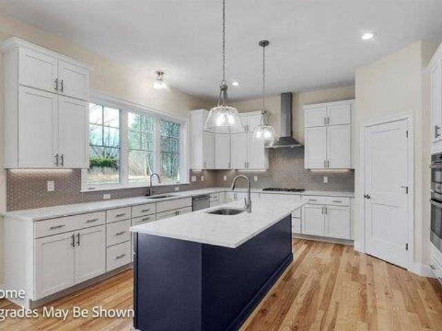 house with 4 bedroom, Stratham NH DS103126384
