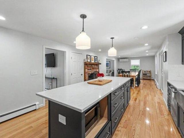 house with 4 bedroom, Stratham NH ES103160601