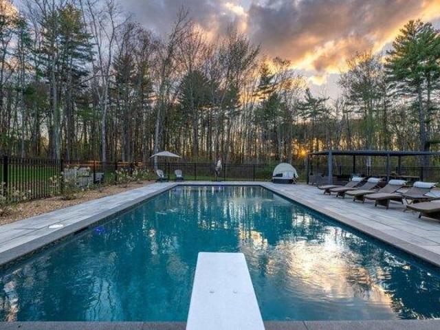house with 4 bedroom, Stratham NH ES103436296