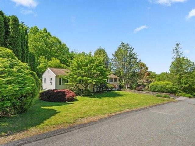 house with 4 bedroom, Sturbridge MA DLS103036011
