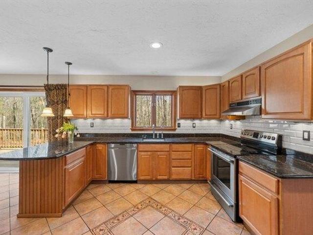 house with 4 bedroom, Sturbridge MA ES105174811