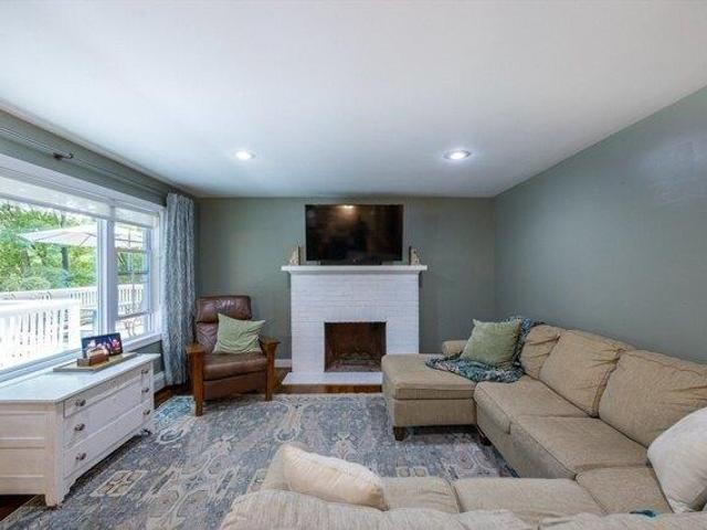 house with 4 bedroom, Sturbridge MA ES105202703