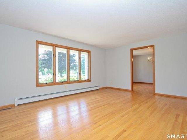 house with 4 bedroom, Suffield CT ES104152155