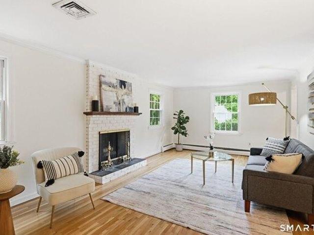 house with 4 bedroom, Suffield CT ES104115575