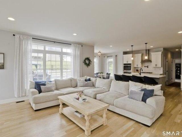 house with 4 bedroom, Suffield CT ES105142256