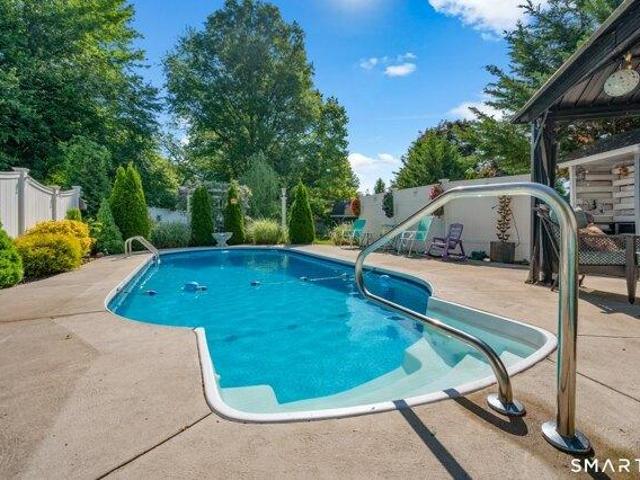 house with 4 bedroom, Suffield CT ES105207144