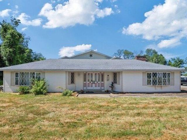 house with 4 bedroom, Sutton MA ES104406080