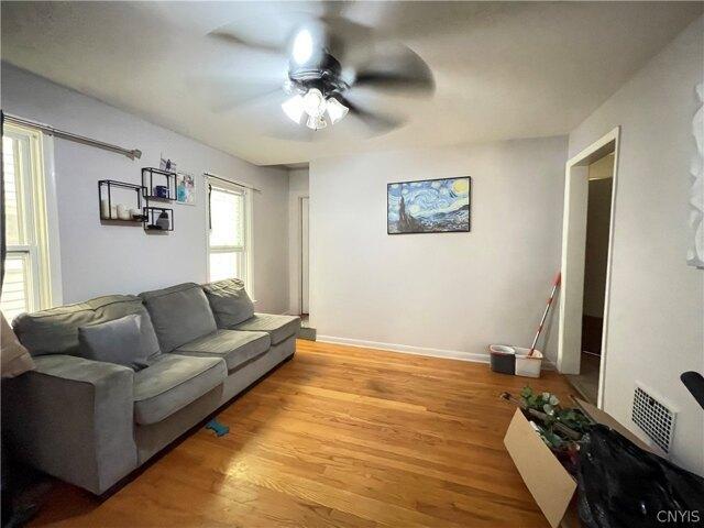 house with 4 bedroom, Syracuse NY ES104905742