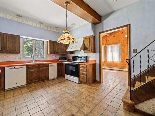 house with 5 bedroom, Taunton MA ES105122639