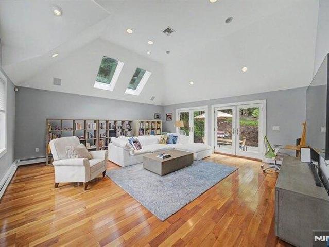 house with 5 bedroom, Tenafly NJ ES105207577