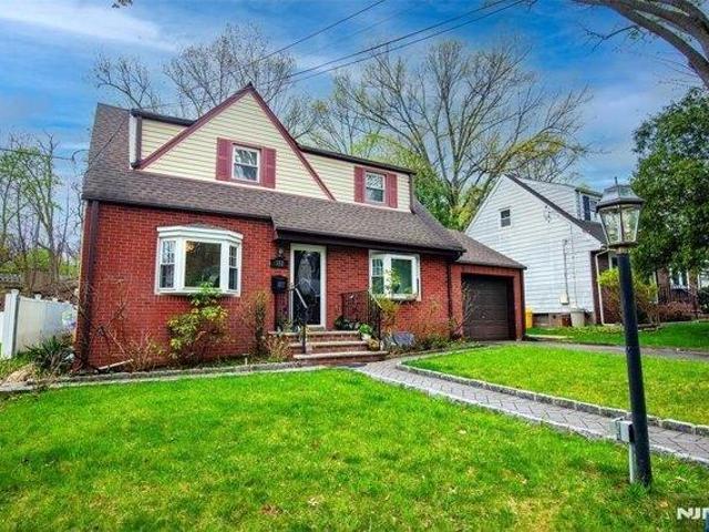 house with 5 bedroom, Teaneck NJ DLS101659860